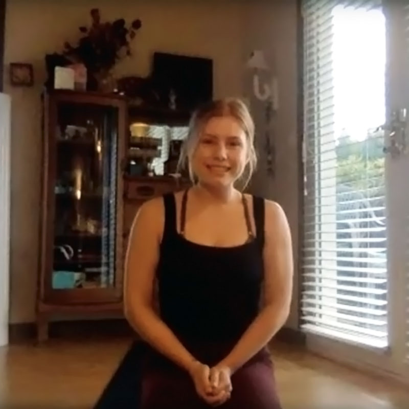 30 minute Vinyasa Flow with Delaney Dill in the USA - YOGALIVE™
